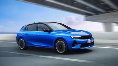 Cina Comodo veicolo elettrico a guida Opel Astra Electric con batteria da 54kwh 150kw di potenza motrice a 170km/h velocità massima in vendita