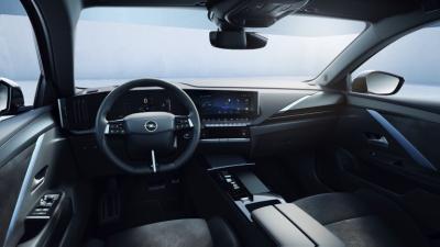 Cina Comodo veicolo elettrico a guida Opel Astra Electric con batteria da 54kwh 150kw di potenza motrice a 170km/h velocità massima in vendita