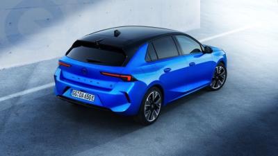 Cina Comodo veicolo elettrico a guida Opel Astra Electric con batteria da 54kwh 150kw di potenza motrice a 170km/h velocità massima in vendita