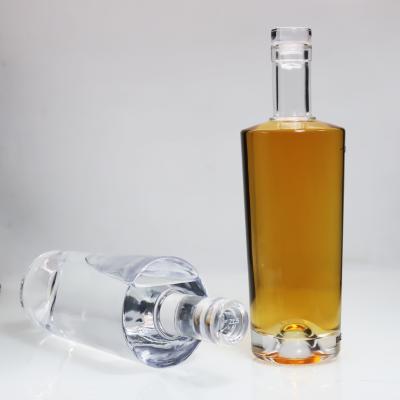 Cina 500 ml/ 700 ml Bottiglia di vetro vuota Stampo universale Customizde Accetta in vendita