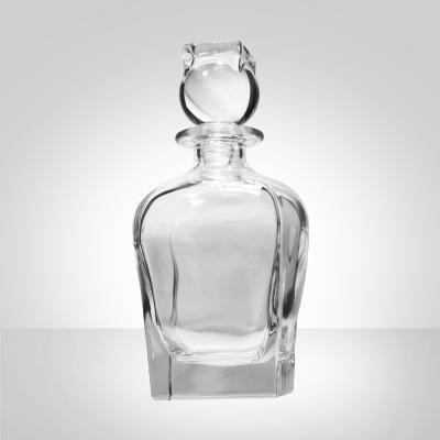 China Super Flint Diamond Cut Glass Decanter ,  XO, brandy ,  Vodka Liquor Gin Rum Tequila Whisky Brandy Spirit Glass Bottle With Solid Glass Stoppers for sale
