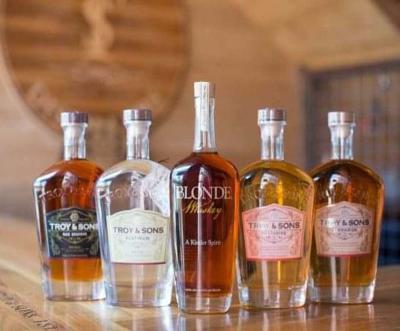 Cina Whiskey 1000g Flint Glass di Troy Sons Luxury Spirits Bottle della bionda in vendita