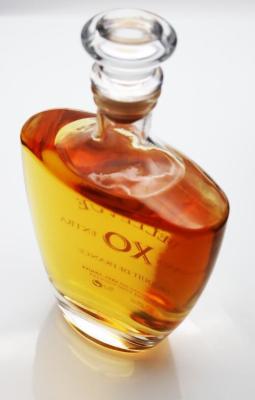 Cina Lo spirito di vetro del silice 700ml imbottiglia la caraffa Kheops 226mm con Carnette Cork Neck in vendita