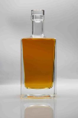 Cina pittura di vetro della decalcomania di Champagne Cubic Clear Glass Bottle della VODKA della bottiglia di spirito 0.7L in vendita