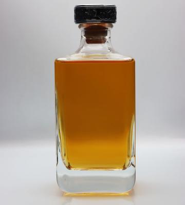 Cina Bottiglia di whiskey in lega di zinco del quadrato del sughero 700ml 21.5mm Crystal White in vendita