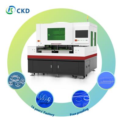 China 150W Splitting Fiber Laser Cutting Machine met een positioneringsnauwkeurigheid van ±2um bij een golflengte van 1064nm Te koop