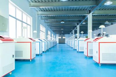 Κίνα Καθαρίζοντας μηχανή 2000W λέιζερ μετάλλων για την επιπλέουσα σκουριά χρωμάτων προς πώληση