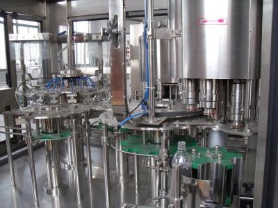 中国 純粋な水、500ml ペットびん 12 ヘッド 4000B/h のための自動飲料水の充填機 販売のため