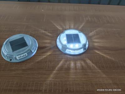 China IP67 waterdicht zonne-docklamp Zonne-energie LED tuindeklamp for sale