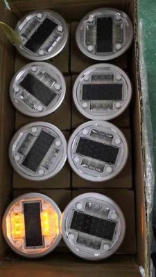 중국 72시간 이상 작동시간을 개선한 태양광 LED 도로 표시 스터드 판매용