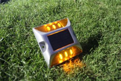 中国 高速道路に備えられる太陽光LED道路スタッド 販売のため