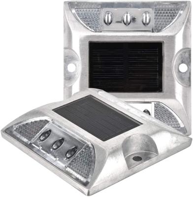 중국 IP68 태양 전지 도로 스터드 105x105mm 알루미늄 합금 LED 표시등 판매용