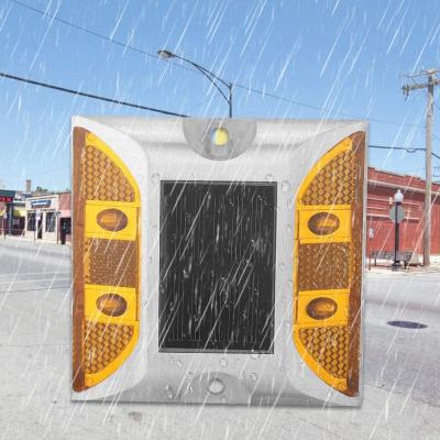 중국 IP67 방수 태양광 도로 표지병, DC 6V 입력 전압 및 80 lm 광속, 교통 안전용 판매용