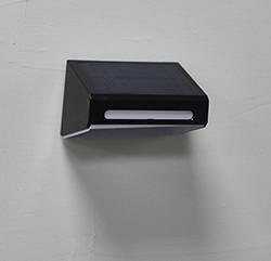 Cina IP65 impermeabilizzano il PC dell'ABS delle luci della parete del LED MAH Solar Fence Post Lights 1800 in vendita