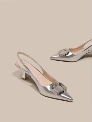Cina Scarpe da donna in colore albicocca con tacchi e cinture per il mercato del lavoro in vendita