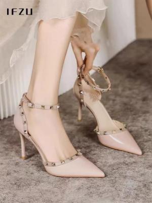 China Sapatos de roupa feminina de cor d' albaricoque com salto grande e design de alças para o mercado de trabalho à venda