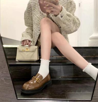 China Sapatos de moda preto com saltos de 4 cm à venda
