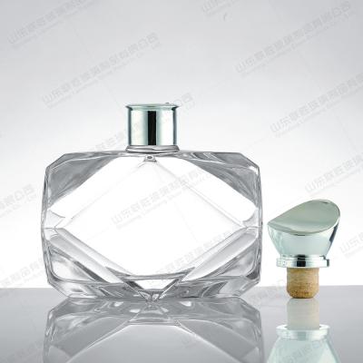 Cina 350 ml di scultura a mano, lucidatura a fuoco, cristallo in forma di vetro, bottiglia di whisky con tappo in vendita