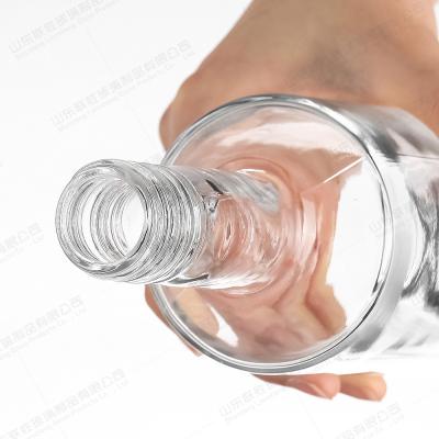 Cina Bottiglia di vetro trasparente personalizzata Mini 100ml 300ml 400ml per bevande alcoliche in vendita