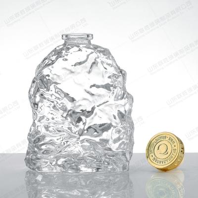 Cina Dimensioni personalizzate Accepted Crystal Whiskey Brandy Decanter con tappo di bottiglia in vetro oro in vendita