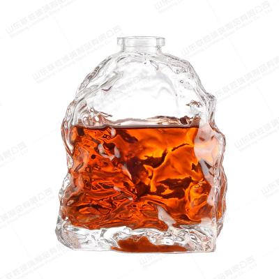 Cina Dimensioni personalizzate Accepted Crystal Whiskey Brandy Decanter con tappo di bottiglia in vetro oro in vendita