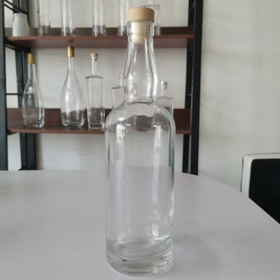 China 700 ml 750 ml 1000 ml garrafas de vidro quadradas com cortiça Ideal para gin uísque vodka vinho tinto à venda
