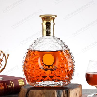 China Garrafa de vinho de vidro claro com tampa de metal 750 ml XO Garrafa de uísque de vidro vazio à venda
