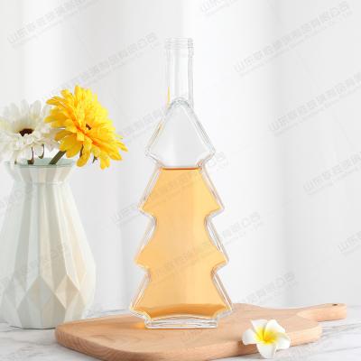 Cina Dimensioni personalizzate Acceptate Forma triangolare trasparente Vetro cristallino Bottiglia di whisky confezionata per brandy in vendita