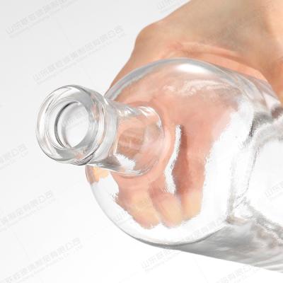 Cina Dimensioni personalizzate Acceptate bottiglie di vetro di whisky per bottiglie di vino di vetro grande in vendita