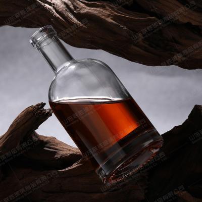 Cina Dimensioni personalizzate Acceptate bottiglie di vetro di whisky per bottiglie di vino di vetro grande in vendita