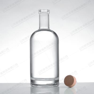 Cina Dimensioni personalizzate Acceptate bottiglie di vetro di whisky per bottiglie di vino di vetro grande in vendita