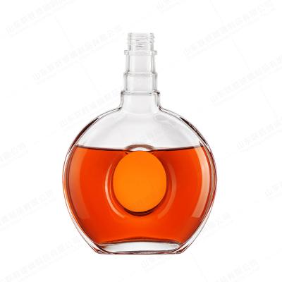 Cina Colore personalizzato 500ml 700ml 750ml Bottiglia di vetro piatta rotonda per imballaggi di bevande in vendita