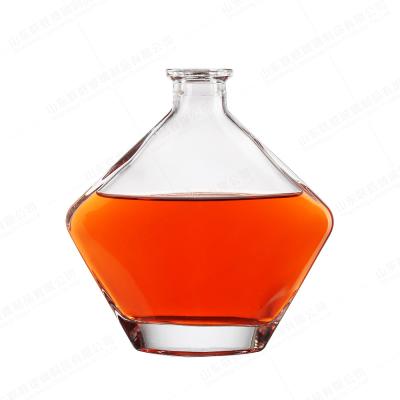 Cina Materiale della bottiglia Vetro sano senza piombo Vetro chiaro 750 ml Vetro di vino per whisky vodka in vendita