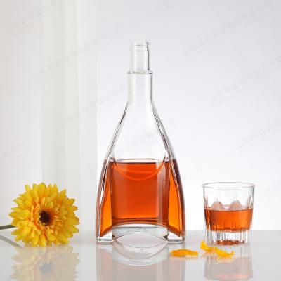 Cina Bottiglia di vetro per whisky/vodka/liquore 250ml 375ml 500ml 700ml 750ml Capo in oro di design popolare in vendita