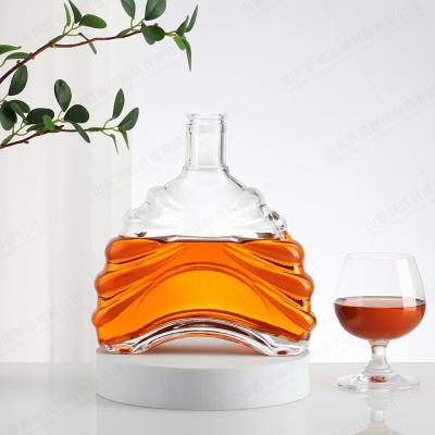 Cina Disegno di timbrazione a caldo Dimensioni personalizzate Bottiglie di vetro accettate per whisky Gin Tequila Liquore in vendita