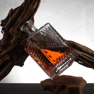 Cina Bottiglia di liquore a tappo di vetro quadrata per tequila e whisky in vendita