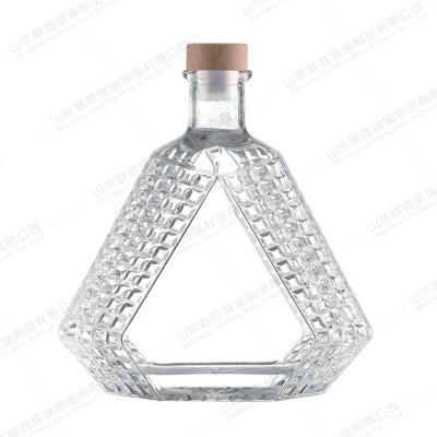China Garrafa de vidro quadrada de 500 ml personalizada para licor 50cl feita de vidro sem chumbo saudável à venda