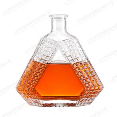 Cina Logo personalizzato Acceptabile triangolo di vetro bottiglia di gin rum vino con modello di favo di miele in vendita