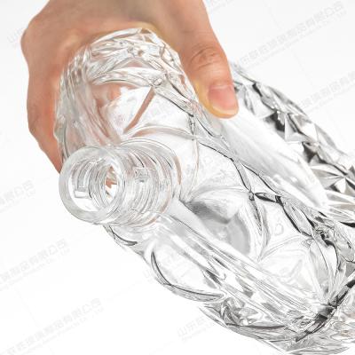 中国 500ml 1000ml ウィスキージンの透明ガラスボトル ポリマーゴールドコルクまたはPour蓋の末端 販売のため