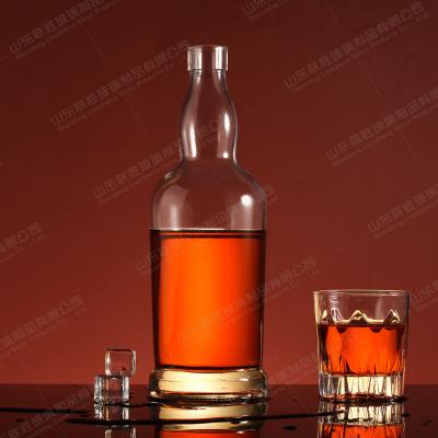 Cina Accettabile OEM ODM Custom American Whiskey bottiglia di vetro con sughero 1.5cl 70cl 3 litri in vendita