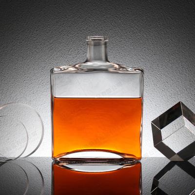 中国 オールサイズ 375ml 750ml 1000ml フラット・スクエア・ウォッカ・グラス ウィスキー・ワイン・ボトル コルク付き 販売のため