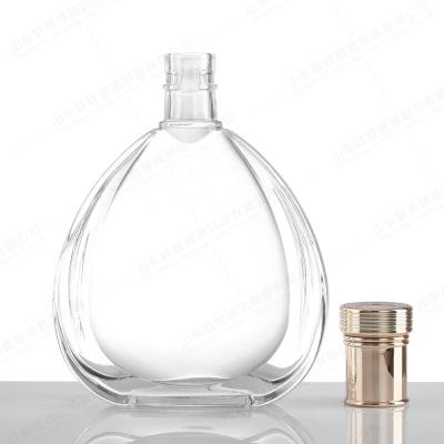 Cina Bottiglia di vetro da 700 ml per vodka tequila rum liquore tappo di gomma Tipo di sigillamento personalizzato in vendita