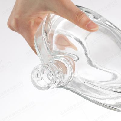 Cina Bottiglia di vetro da 700 ml per vodka tequila rum liquore tappo di gomma Tipo di sigillamento personalizzato in vendita