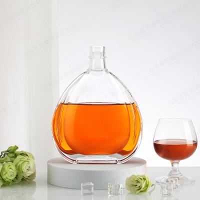 Cina Bottiglia di vetro da 700 ml per vodka tequila rum liquore tappo di gomma Tipo di sigillamento personalizzato in vendita