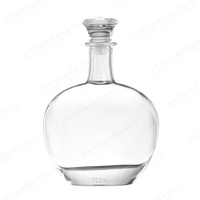 Cina Bottiglie di vetro stampate a caldo per liquori personalizzate da 250 ml a 500 ml di forma rotonda piatta in vendita