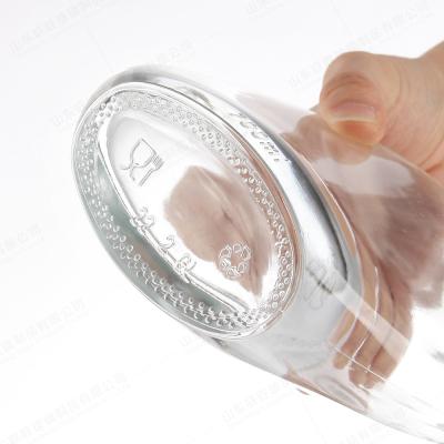 Cina Bottiglie di vetro stampate a caldo per liquori personalizzate da 250 ml a 500 ml di forma rotonda piatta in vendita