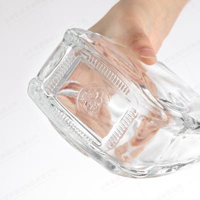 Cina Trattamento superficiale a caldo 500 ml 750 ml 1000 ml Bottiglia di vetro per liquori Bottiglia quadrata in vendita