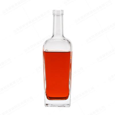 China Garrafa de vidro personalizada 70cl 75cl Quadrado Whiskey Spirits Garrafa de vidro com cortiça personalizada à venda
