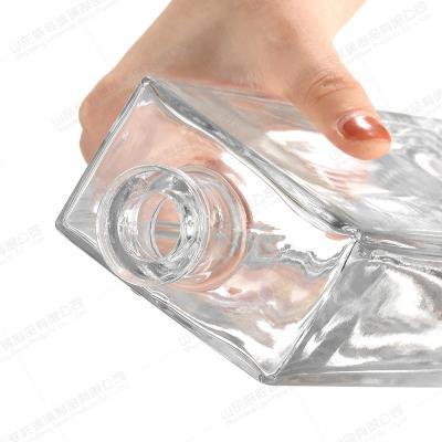 China Garrafa de vidro de vodka 50ml 100ml 200ml 500ml 750ml Whiskey de luxo Bourbon Gin à venda