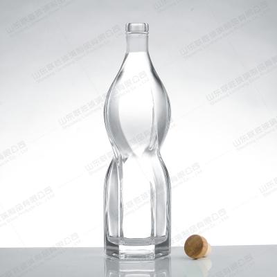 Cina Dimensioni personalizzate Acceptate bottiglia di vetro con tappo di sughero per whisky liquore Materiale di base vetro in vendita